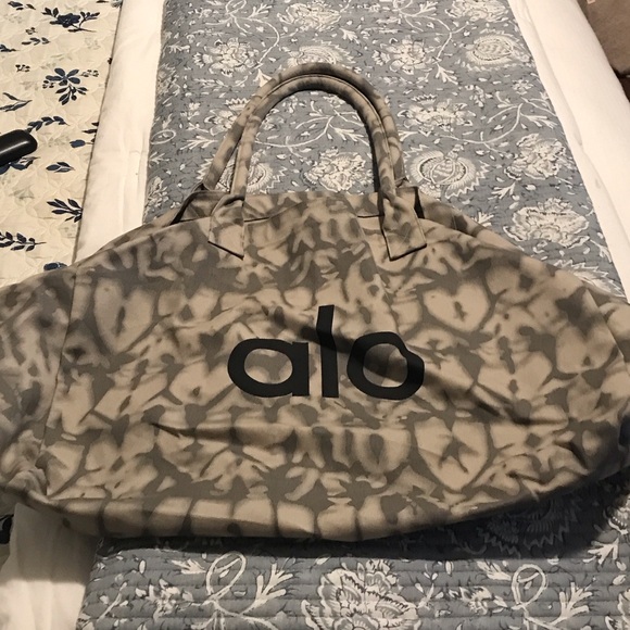 ALO Yoga | Bags | Alo Yoga Tan And Black Travel Bag | Poshmark